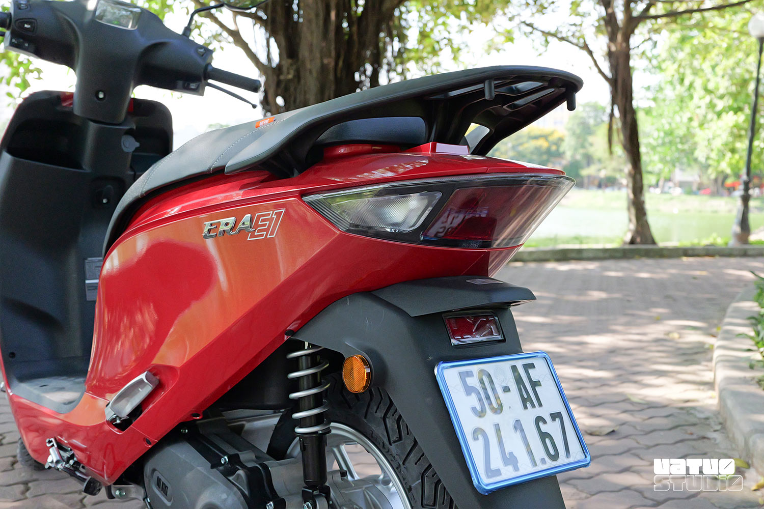 Cảm nhận về xe điện Dat Bike Era: Giá từ 29,9 triệu, đi được 200km/sạc ...
